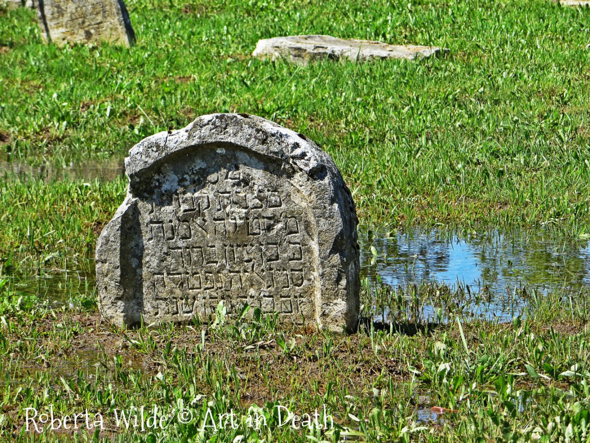 Jewish Cemetery Rožna Dolina – Art in Death